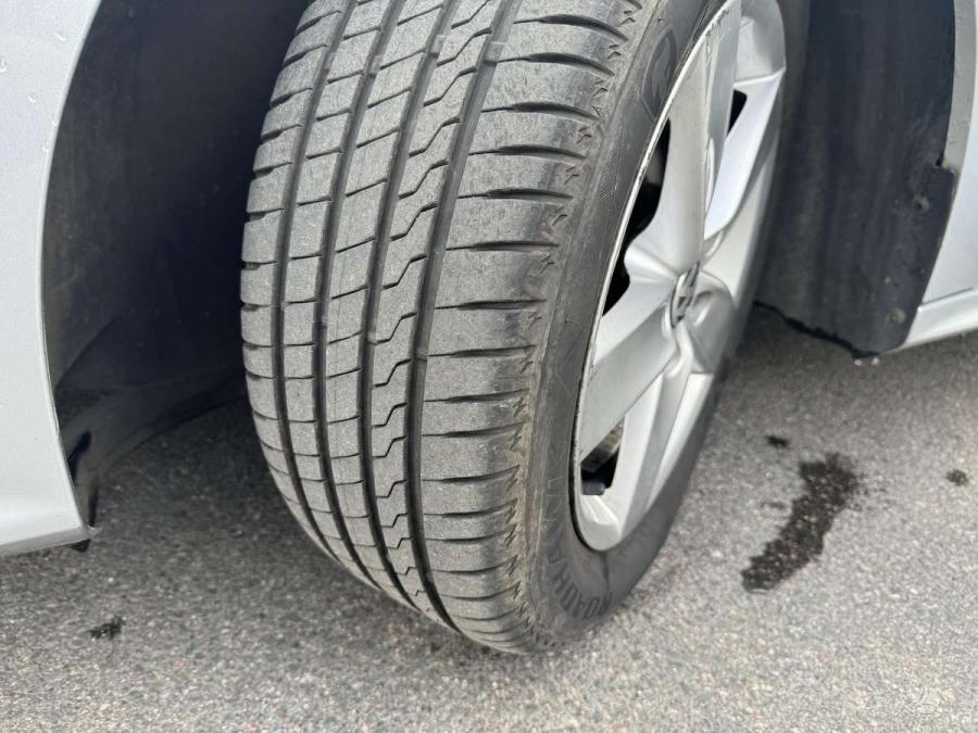 Grey Volkswagen Jetta 2015 in Vilnius, with an engine capacity of 1.97 L and mileage of 250 thousand km for 5499 €, photo 21 on AUTOMOTO.COM.LV