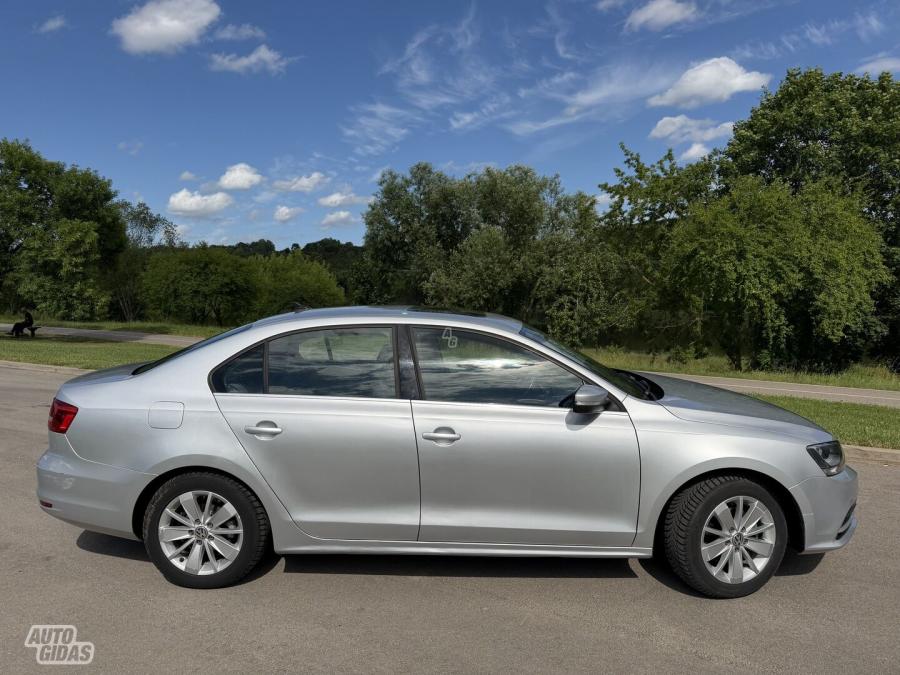Pelēks Volkswagen Jetta 2015 Kauņa, ar dzinēja tilpumu 1.80 L un nobraukumu 137 tūkst. km par 6800 €, foto 8 vietnē AUTOMOTO.COM.LV