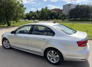 Grey Volkswagen Jetta 2015 in Kaunas, with an engine capacity of 1.80 L and mileage of 137 thousand km for 6800 €, photo  on AUTOMOTO.COM.LV