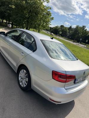 Grey Volkswagen Jetta 2015 in Kaunas, with an engine capacity of 1.80 L and mileage of 137 thousand km for 6800 €, photo 3 on AUTOMOTO.COM.LV