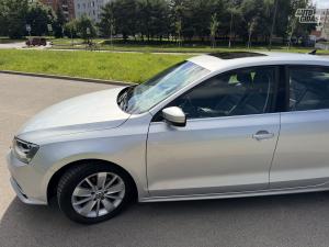 Grey Volkswagen Jetta 2015 in Kaunas, with an engine capacity of 1.80 L and mileage of 137 thousand km for 6800 €, photo 5 on AUTOMOTO.COM.LV