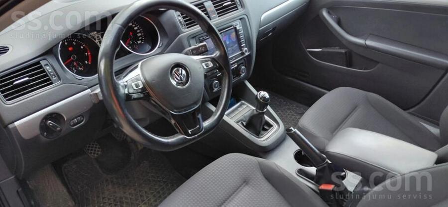 Pelēks Volkswagen Jetta 2015 Ventspils, ar dzinēja tilpumu 1.40 L un nobraukumu 205 tūkst. km par 4600 €, foto 3 vietnē AUTOMOTO.COM.LV
