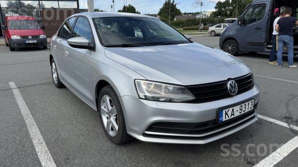 Pelēks Volkswagen Jetta 2015 Rīga, ar dzinēja tilpumu 1.40 L un nobraukumu 112 tūkst. km par 4000 €, foto 5 vietnē AUTOMOTO.COM.LV