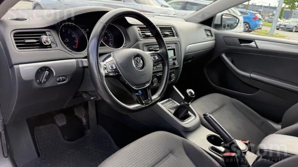 Pelēks Volkswagen Jetta 2015 Rīga, ar dzinēja tilpumu 1.40 L un nobraukumu 112 tūkst. km par 4000 €, foto 6 vietnē AUTOMOTO.COM.LV