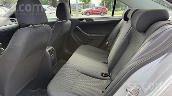 Pelēks Volkswagen Jetta 2015 Rīga, ar dzinēja tilpumu 1.40 L un nobraukumu 112 tūkst. km par 4000 €, foto 7 vietnē AUTOMOTO.COM.LV