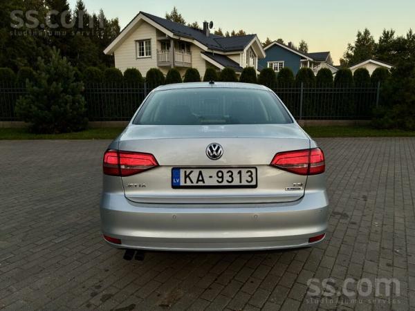 Pelēks Volkswagen Jetta 2015 Rīga, ar dzinēja tilpumu 1.40 L un nobraukumu 110 tūkst. km par 5900 €, foto 9 vietnē AUTOMOTO.COM.LV