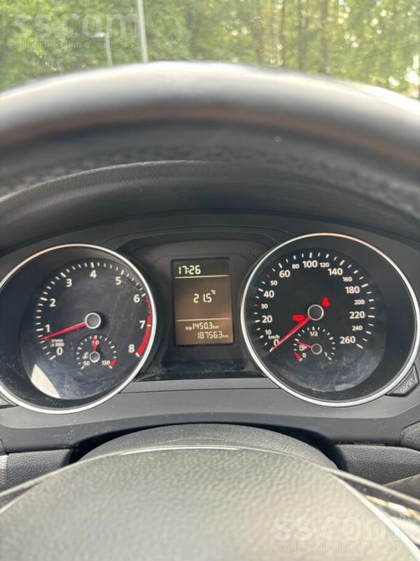 Grey Volkswagen Jetta 2015 in Jurmala, with an engine capacity of 1.40 L and mileage of 188 thousand km for 4900 €, photo 5 on AUTOMOTO.COM.LV