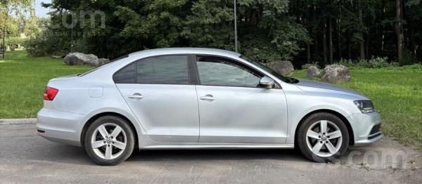 Grey Volkswagen Jetta 2015 in Jurmala, with an engine capacity of 1.40 L and mileage of 188 thousand km for 4900 €, photo 8 on AUTOMOTO.COM.LV