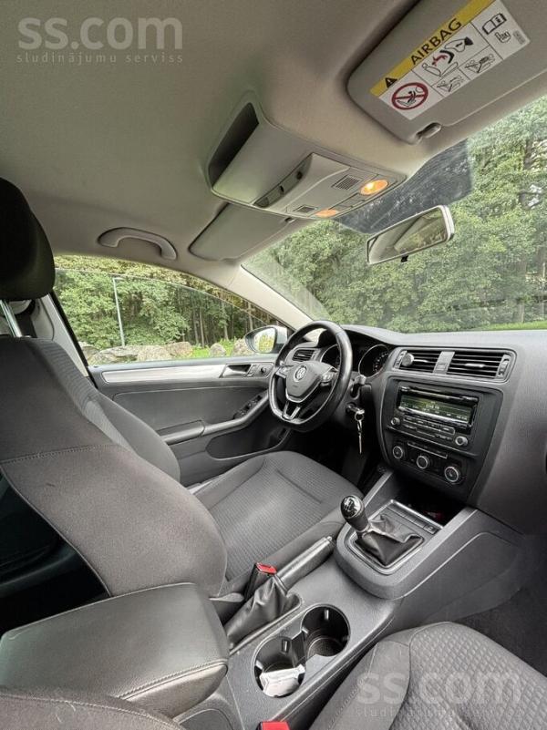 Grey Volkswagen Jetta 2015 in Jurmala, with an engine capacity of 1.40 L and mileage of 188 thousand km for 4900 €, photo 10 on AUTOMOTO.COM.LV