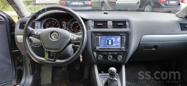 Pelēks Volkswagen Jetta 2015 Ventspils, ar dzinēja tilpumu 1.40 L un nobraukumu 205 tūkst. km par 3999 €, foto 3 vietnē AUTOMOTO.COM.LV