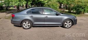 Pelēks Volkswagen Jetta 2015 Ventspils, ar dzinēja tilpumu 1.40 L un nobraukumu 205 tūkst. km par 3999 €, foto 4 vietnē AUTOMOTO.COM.LV