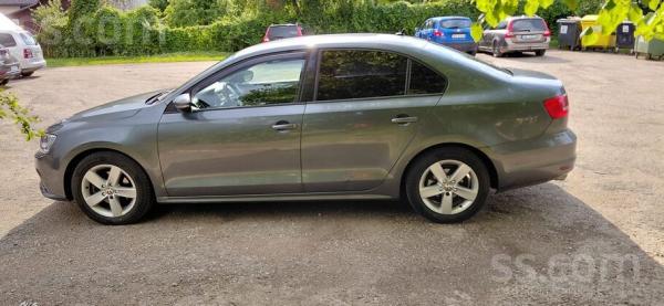 Pelēks Volkswagen Jetta 2015 Ventspils, ar dzinēja tilpumu 1.40 L un nobraukumu 205 tūkst. km par 3999 €, foto 6 vietnē AUTOMOTO.COM.LV