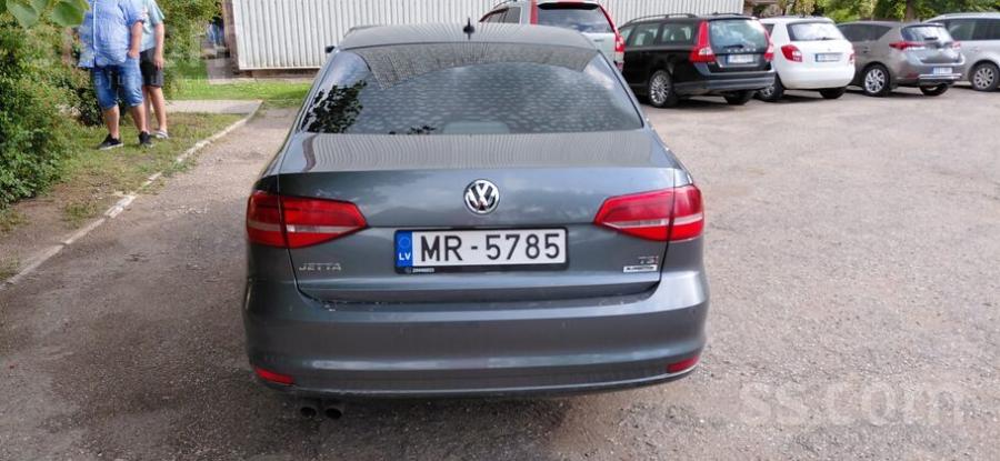 Pelēks Volkswagen Jetta 2015 Ventspils, ar dzinēja tilpumu 1.40 L un nobraukumu 205 tūkst. km par 3999 €, foto 9 vietnē AUTOMOTO.COM.LV