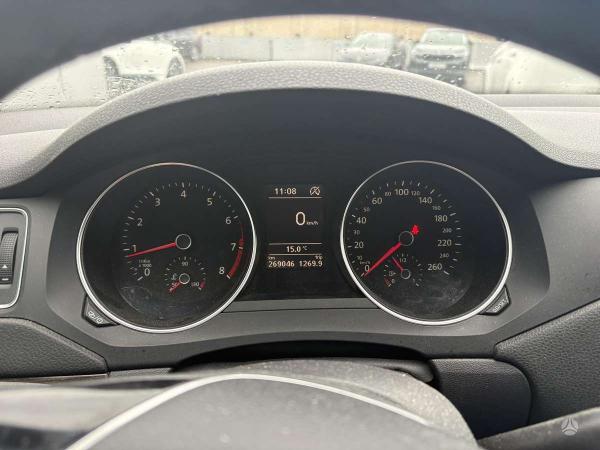 Pelēks Volkswagen Jetta 2015 Viļņa, ar dzinēja tilpumu 1.40 L un nobraukumu 269 tūkst. km par 6300 €, foto 6 vietnē AUTOMOTO.COM.LV