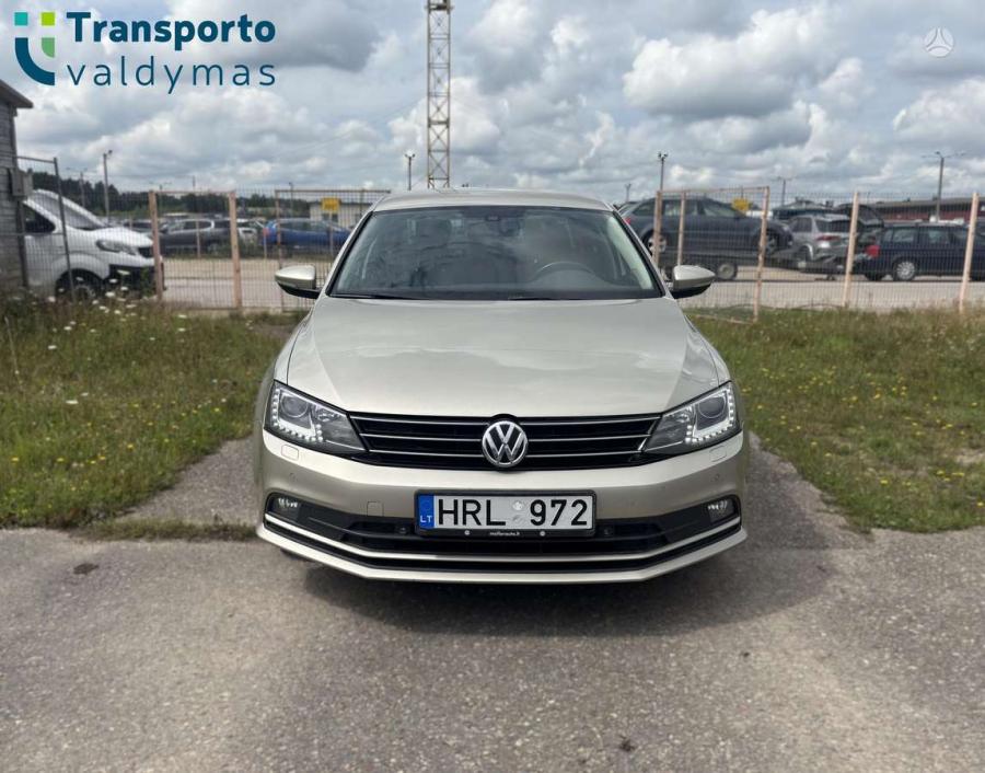 Pelēks Volkswagen Jetta 2015 Viļņa, ar dzinēja tilpumu 1.40 L un nobraukumu 162 tūkst. km par 6200 €, foto 3 vietnē AUTOMOTO.COM.LV