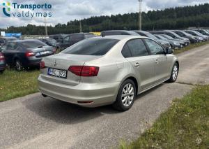 Pelēks Volkswagen Jetta 2015 Viļņa, ar dzinēja tilpumu 1.40 L un nobraukumu 162 tūkst. km par 6200 €, foto 5 vietnē AUTOMOTO.COM.LV