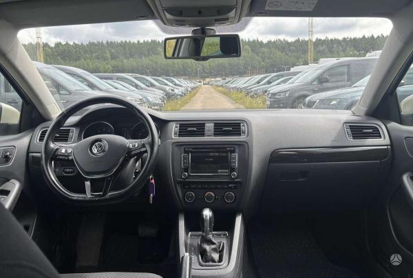 Pelēks Volkswagen Jetta 2015 Viļņa, ar dzinēja tilpumu 1.40 L un nobraukumu 162 tūkst. km par 6200 €, foto 8 vietnē AUTOMOTO.COM.LV