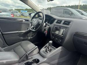 Pelēks Volkswagen Jetta 2015 Viļņa, ar dzinēja tilpumu 1.40 L un nobraukumu 162 tūkst. km par 6200 €, foto 9 vietnē AUTOMOTO.COM.LV