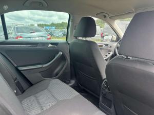 Pelēks Volkswagen Jetta 2015 Viļņa, ar dzinēja tilpumu 1.40 L un nobraukumu 162 tūkst. km par 6200 €, foto 11 vietnē AUTOMOTO.COM.LV
