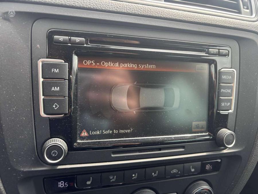 Pelēks Volkswagen Jetta 2015 Viļņa, ar dzinēja tilpumu 1.40 L un nobraukumu 162 tūkst. km par 6200 €, foto 13 vietnē AUTOMOTO.COM.LV