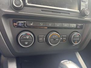 Pelēks Volkswagen Jetta 2015 Viļņa, ar dzinēja tilpumu 1.40 L un nobraukumu 162 tūkst. km par 6200 €, foto 14 vietnē AUTOMOTO.COM.LV