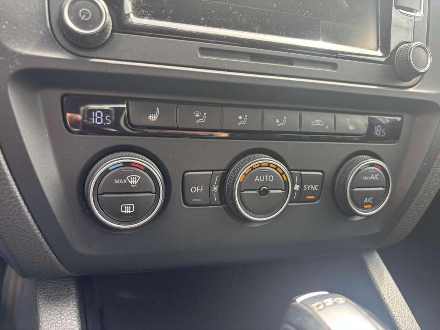Pelēks Volkswagen Jetta 2015 Viļņa, ar dzinēja tilpumu 1.40 L un nobraukumu 162 tūkst. km par 6200 €, foto 14 vietnē AUTOMOTO.COM.LV