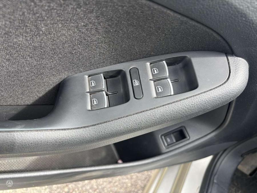 Pelēks Volkswagen Jetta 2015 Viļņa, ar dzinēja tilpumu 1.40 L un nobraukumu 162 tūkst. km par 6200 €, foto 16 vietnē AUTOMOTO.COM.LV