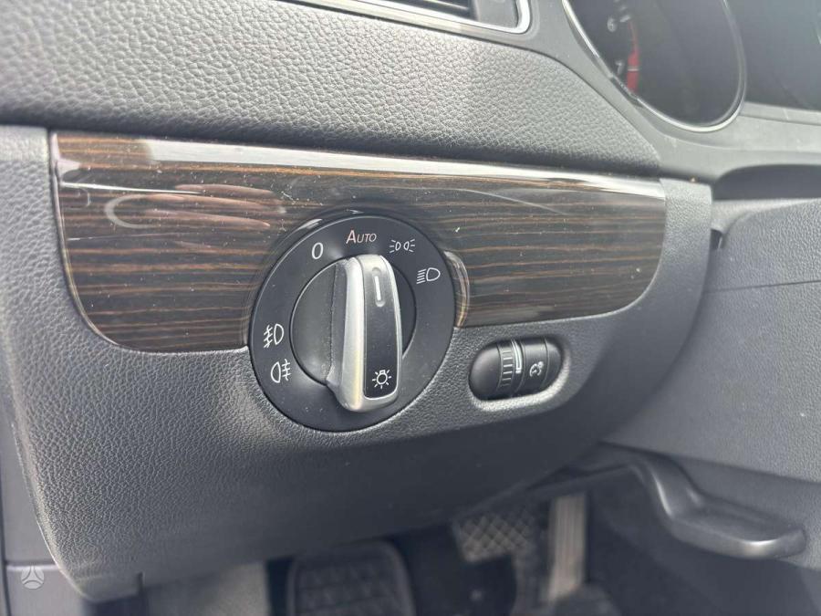 Pelēks Volkswagen Jetta 2015 Viļņa, ar dzinēja tilpumu 1.40 L un nobraukumu 162 tūkst. km par 6200 €, foto 17 vietnē AUTOMOTO.COM.LV