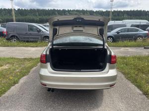 Pelēks Volkswagen Jetta 2015 Viļņa, ar dzinēja tilpumu 1.40 L un nobraukumu 162 tūkst. km par 6200 €, foto 18 vietnē AUTOMOTO.COM.LV