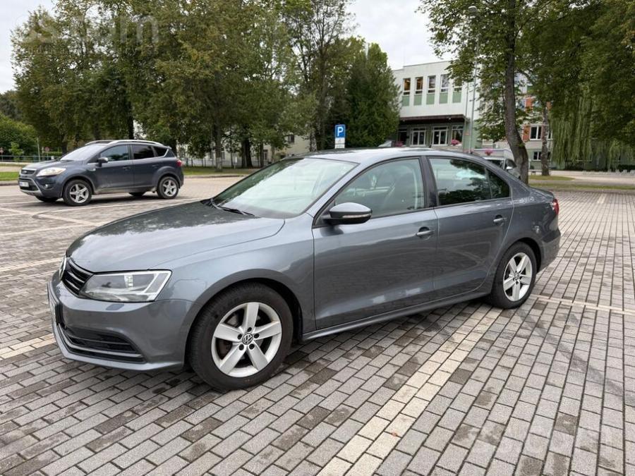 Pelēks Volkswagen Jetta 2015 Rīga, ar dzinēja tilpumu 1.40 L un nobraukumu 192 tūkst. km par 5300 €, foto 1 vietnē AUTOMOTO.COM.LV