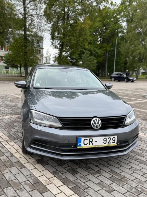 Pelēks Volkswagen Jetta 2015 Rīga, ar dzinēja tilpumu 1.40 L un nobraukumu 192 tūkst. km par 5300 €, foto 7 vietnē AUTOMOTO.COM.LV