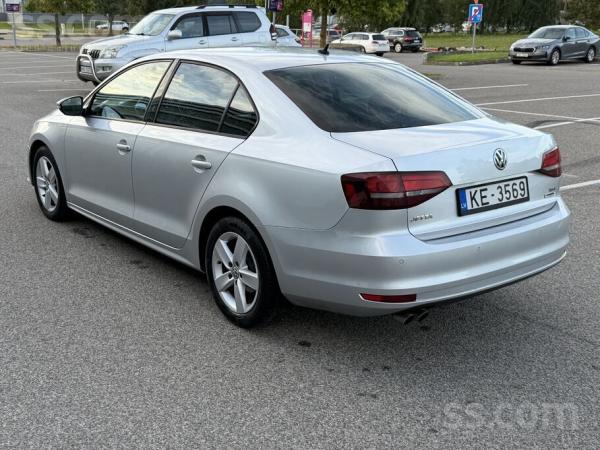 Pelēks Volkswagen Jetta 2015 Rīga, ar dzinēja tilpumu 1.40 L un nobraukumu 151 tūkst. km par 6500 €, foto 4 vietnē AUTOMOTO.COM.LV