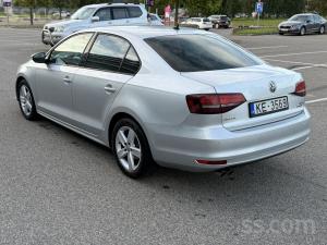 Grey Volkswagen Jetta 2015 in Riga, with an engine capacity of 1.40 L and mileage of 151 thousand km for 6500 €, photo 4 on AUTOMOTO.COM.LV