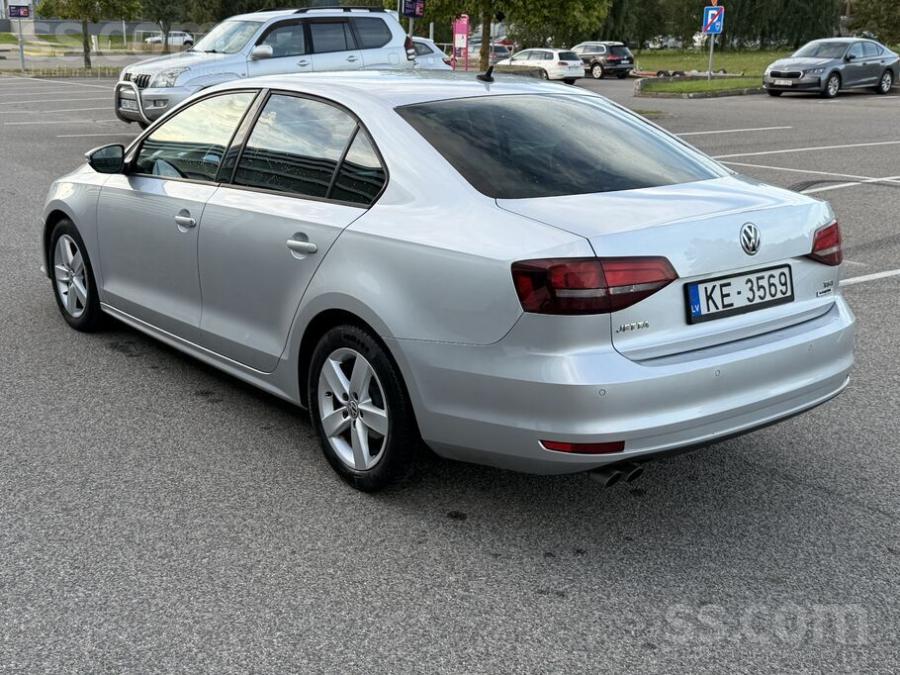 Grey Volkswagen Jetta 2015 in Riga, with an engine capacity of 1.40 L and mileage of 151 thousand km for 6500 €, photo 4 on AUTOMOTO.COM.LV