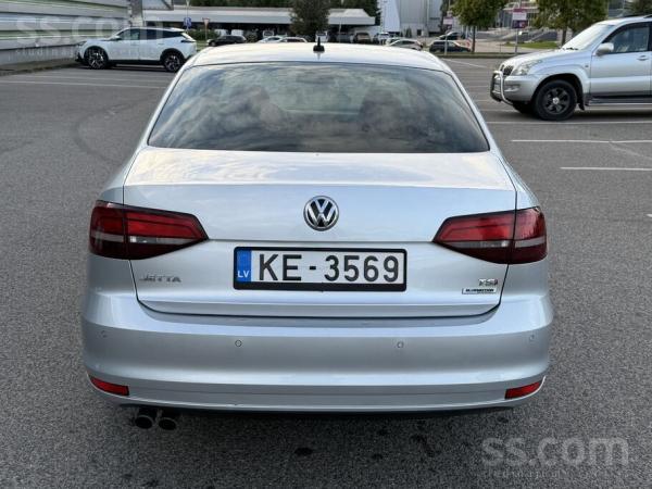 Pelēks Volkswagen Jetta 2015 Rīga, ar dzinēja tilpumu 1.40 L un nobraukumu 151 tūkst. km par 6500 €, foto 5 vietnē AUTOMOTO.COM.LV