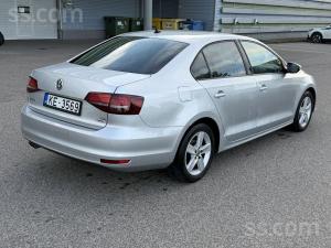 Grey Volkswagen Jetta 2015 in Riga, with an engine capacity of 1.40 L and mileage of 151 thousand km for 6500 €, photo 6 on AUTOMOTO.COM.LV