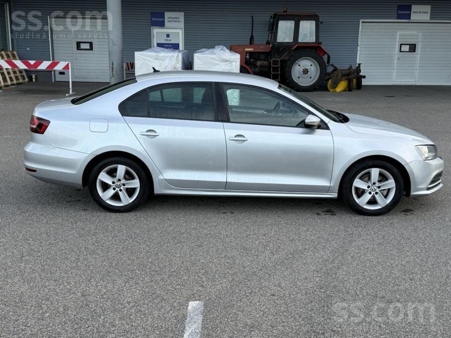 Grey Volkswagen Jetta 2015 in Riga, with an engine capacity of 1.40 L and mileage of 151 thousand km for 6500 €, photo 7 on AUTOMOTO.COM.LV