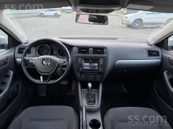 Pelēks Volkswagen Jetta 2015 Rīga, ar dzinēja tilpumu 1.40 L un nobraukumu 151 tūkst. km par 6500 €, foto 10 vietnē AUTOMOTO.COM.LV