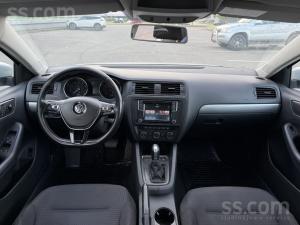 Grey Volkswagen Jetta 2015 in Riga, with an engine capacity of 1.40 L and mileage of 151 thousand km for 6500 €, photo 10 on AUTOMOTO.COM.LV