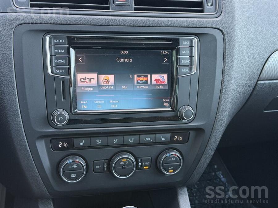 Grey Volkswagen Jetta 2015 in Riga, with an engine capacity of 1.40 L and mileage of 151 thousand km for 6500 €, photo 12 on AUTOMOTO.COM.LV