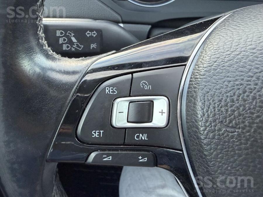 Grey Volkswagen Jetta 2015 in Riga, with an engine capacity of 1.40 L and mileage of 151 thousand km for 6500 €, photo 13 on AUTOMOTO.COM.LV