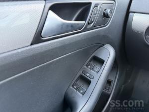 Grey Volkswagen Jetta 2015 in Riga, with an engine capacity of 1.40 L and mileage of 151 thousand km for 6500 €, photo 15 on AUTOMOTO.COM.LV