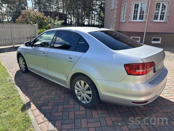 Pelēks Volkswagen Jetta 2015 Rīga, ar dzinēja tilpumu 1.40 L un nobraukumu 293 tūkst. km par 4450 €, foto 4 vietnē AUTOMOTO.COM.LV