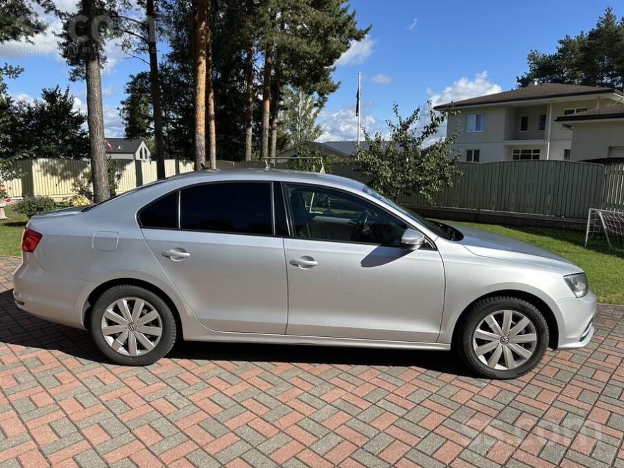 Pelēks Volkswagen Jetta 2015 Rīga, ar dzinēja tilpumu 1.40 L un nobraukumu 293 tūkst. km par 4450 €, foto 5 vietnē AUTOMOTO.COM.LV