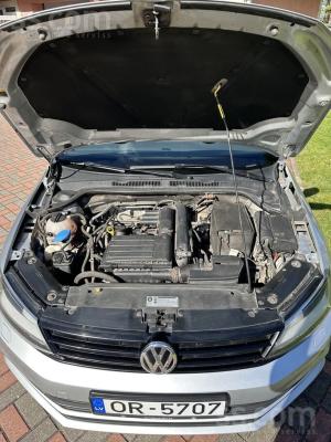 Pelēks Volkswagen Jetta 2015 Rīga, ar dzinēja tilpumu 1.40 L un nobraukumu 293 tūkst. km par 4450 €, foto 9 vietnē AUTOMOTO.COM.LV