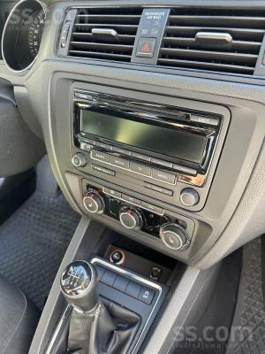 Pelēks Volkswagen Jetta 2015 Rīga, ar dzinēja tilpumu 1.40 L un nobraukumu 293 tūkst. km par 4450 €, foto 18 vietnē AUTOMOTO.COM.LV