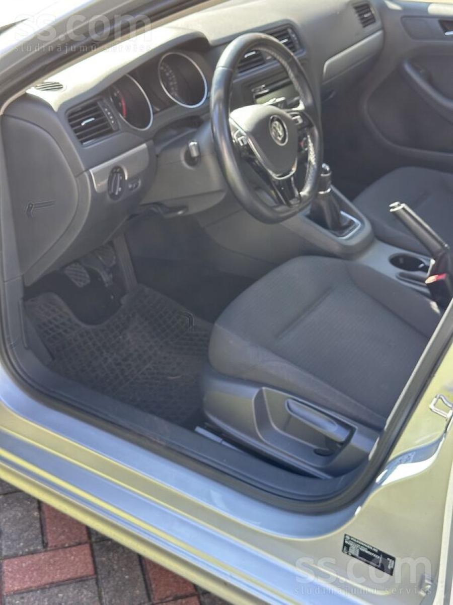 Pelēks Volkswagen Jetta 2015 Rīga, ar dzinēja tilpumu 1.40 L un nobraukumu 293 tūkst. km par 4450 €, foto 19 vietnē AUTOMOTO.COM.LV