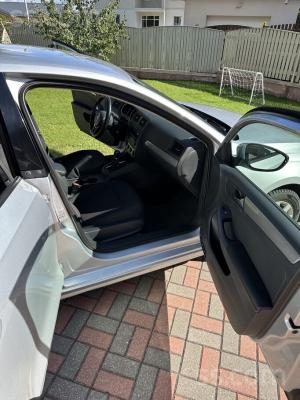 Pelēks Volkswagen Jetta 2015 Rīga, ar dzinēja tilpumu 1.40 L un nobraukumu 293 tūkst. km par 4450 €, foto 21 vietnē AUTOMOTO.COM.LV