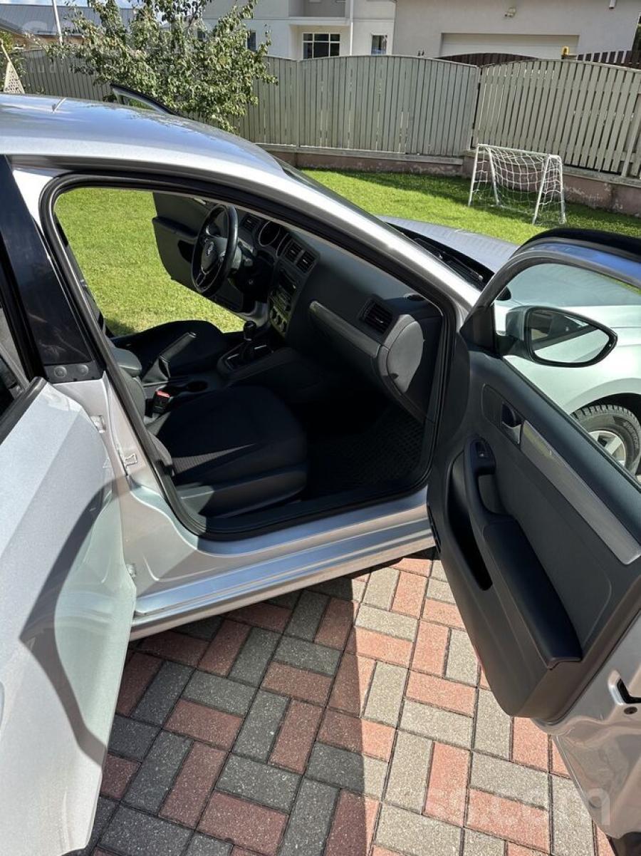 Pelēks Volkswagen Jetta 2015 Rīga, ar dzinēja tilpumu 1.40 L un nobraukumu 293 tūkst. km par 4450 €, foto 21 vietnē AUTOMOTO.COM.LV