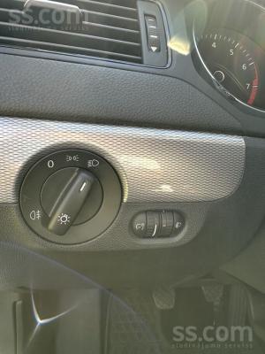 Pelēks Volkswagen Jetta 2015 Rīga, ar dzinēja tilpumu 1.40 L un nobraukumu 293 tūkst. km par 4450 €, foto 24 vietnē AUTOMOTO.COM.LV